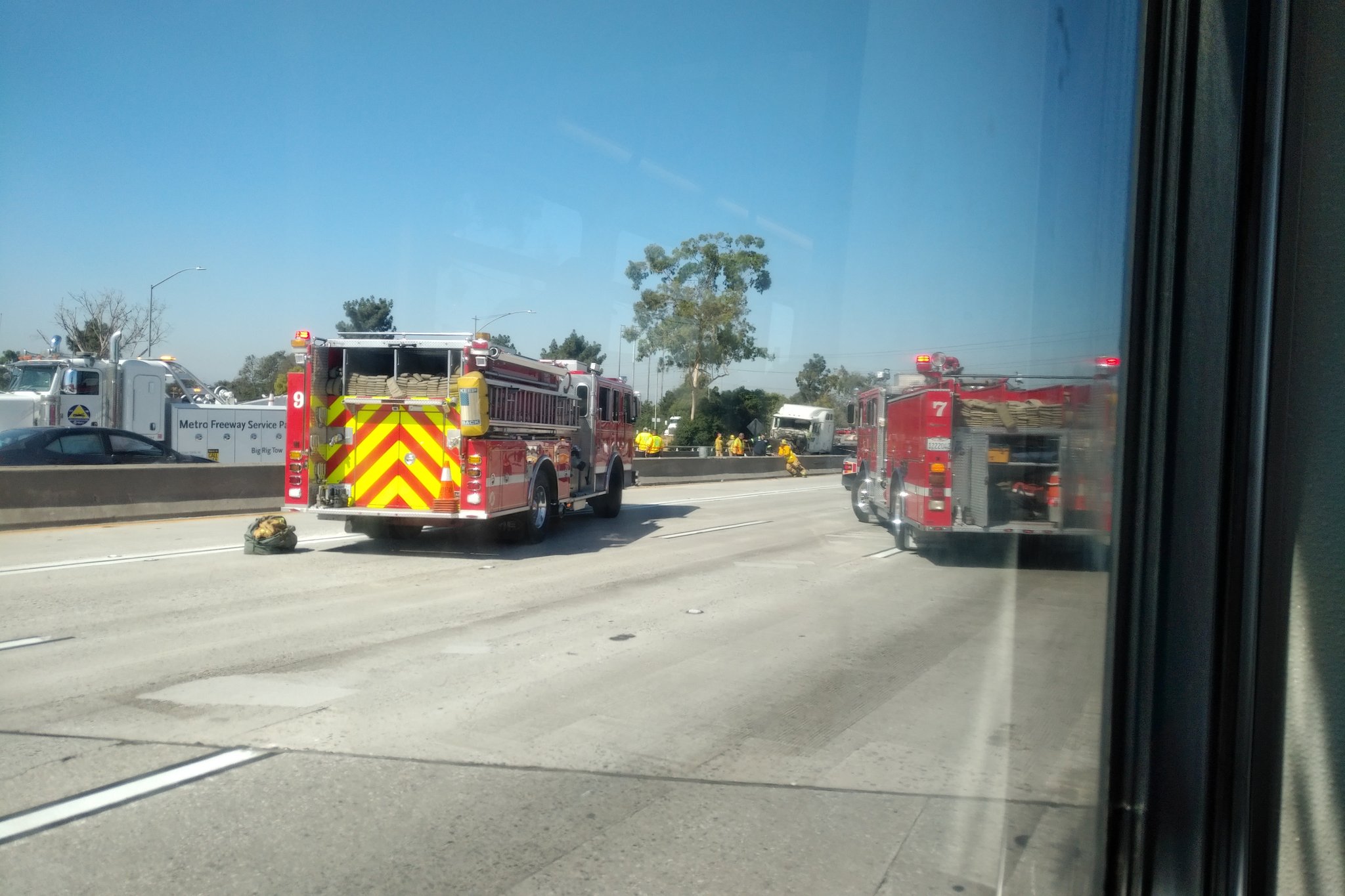 Big-rig crashes into center divider, spills cargo onto 405 Freeway ...
