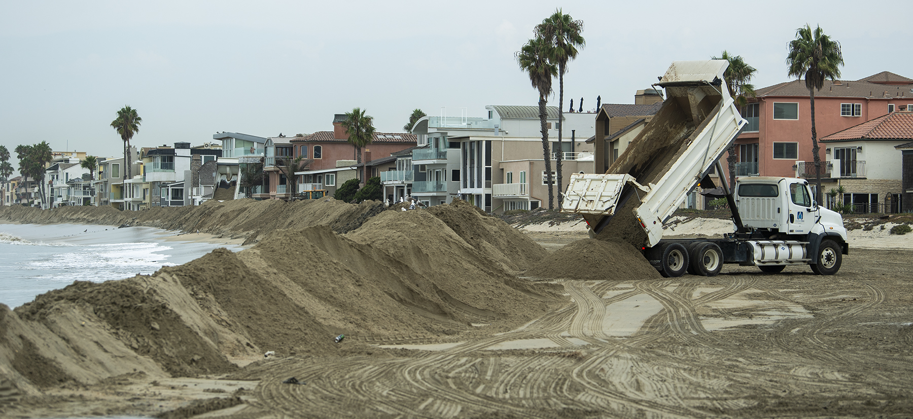 City warns public to stay away from coast as storm approaches • Long ...